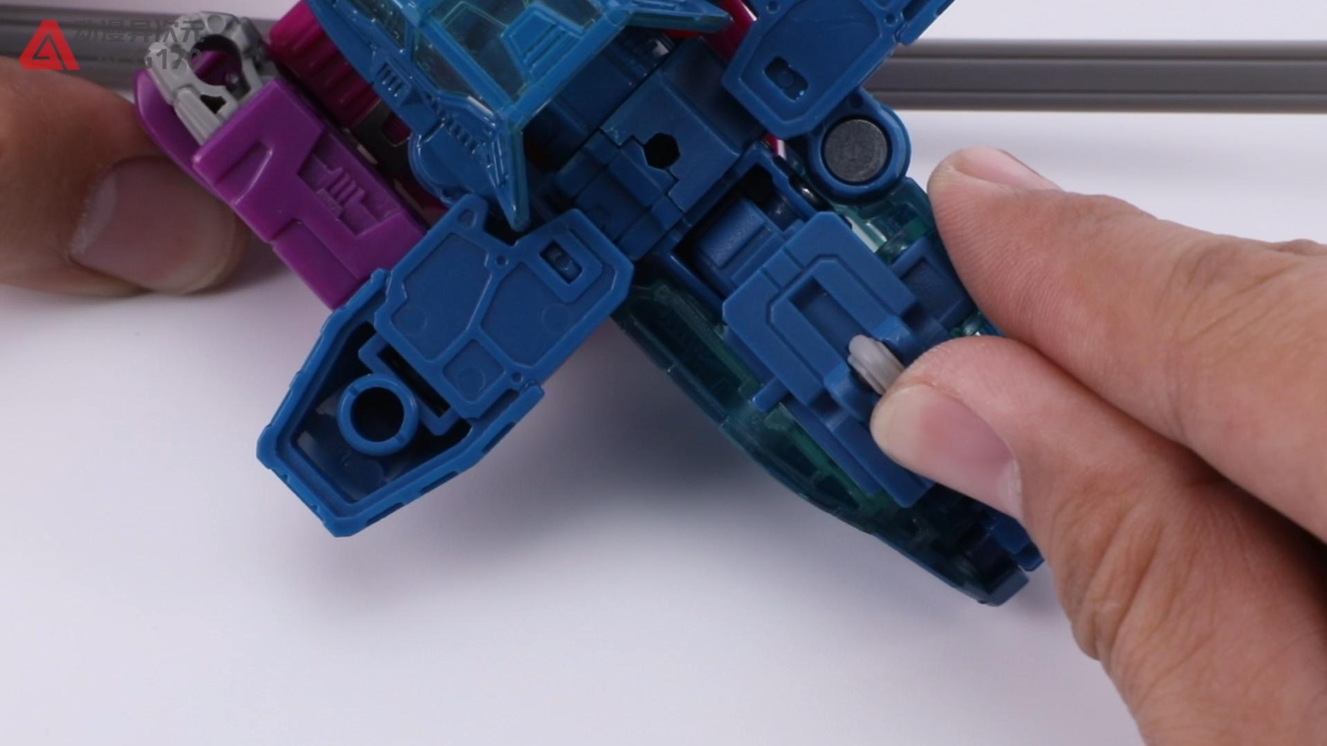 The Decepticon Air Force Adjutant who can transform into a helicopter ...