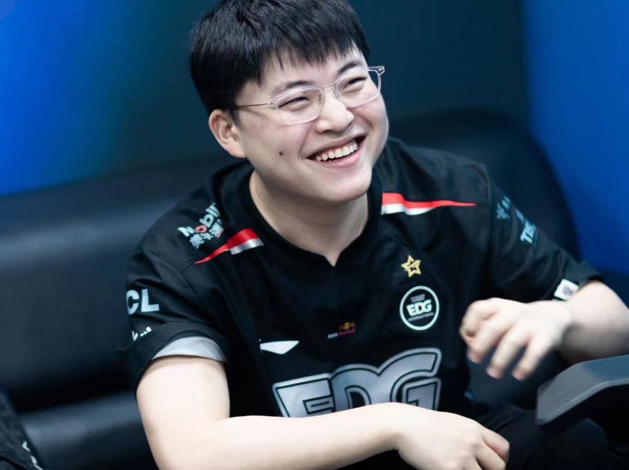 UZI徹夜未眠：通宵韓服打排位，EDG季後賽形勢不樂觀 - 頭條匯
