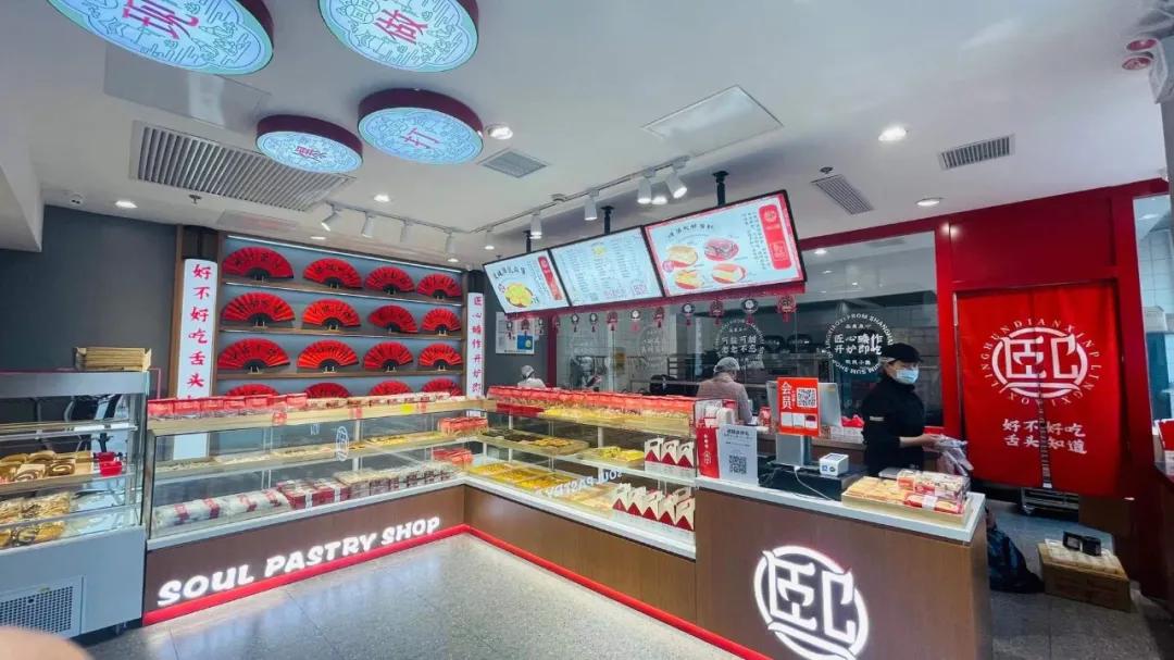 Butterfly cake bigger than face in Shanghai, so crispy - iNEWS