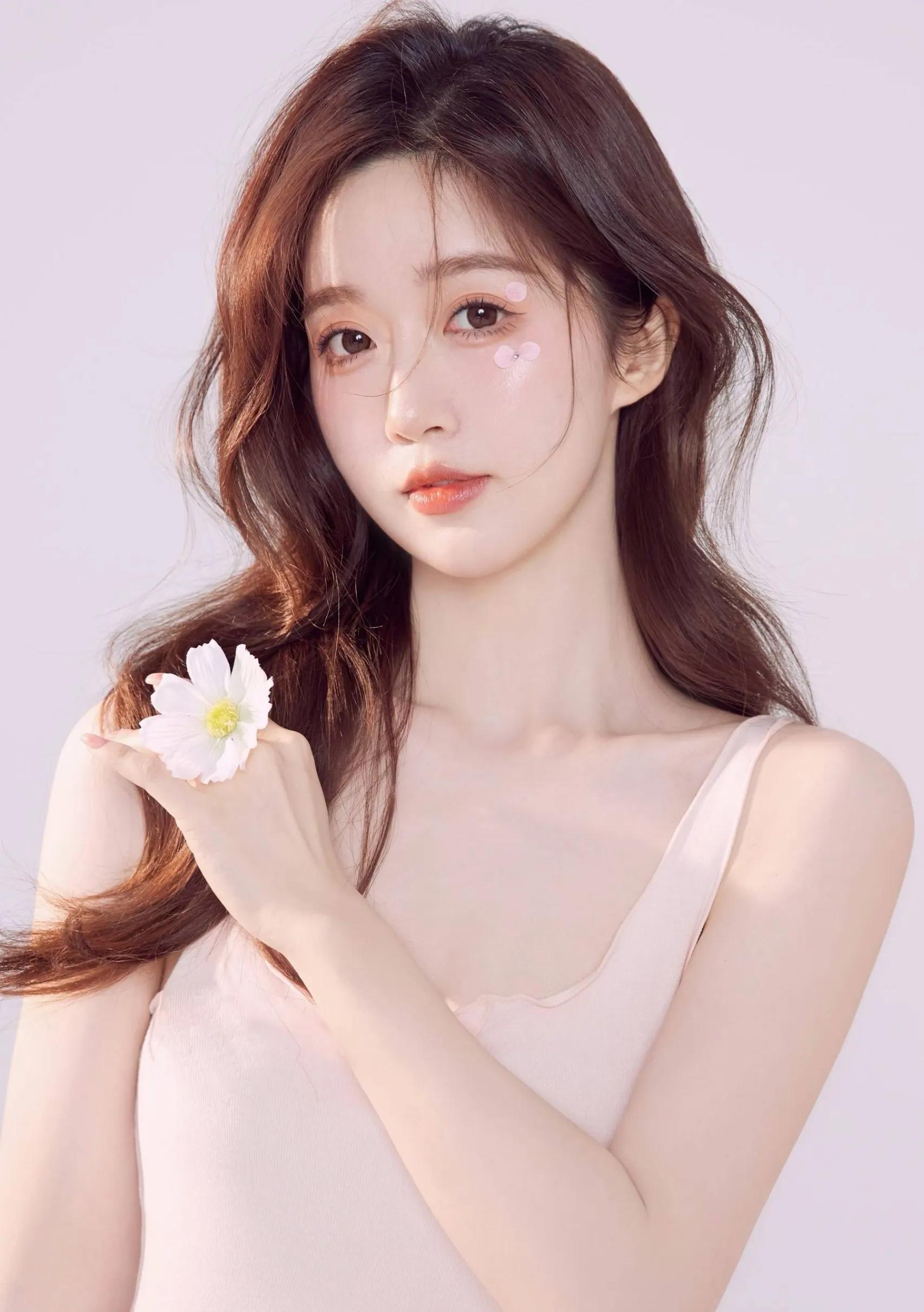"Treasure Girl" Wu Yalu - iNEWS