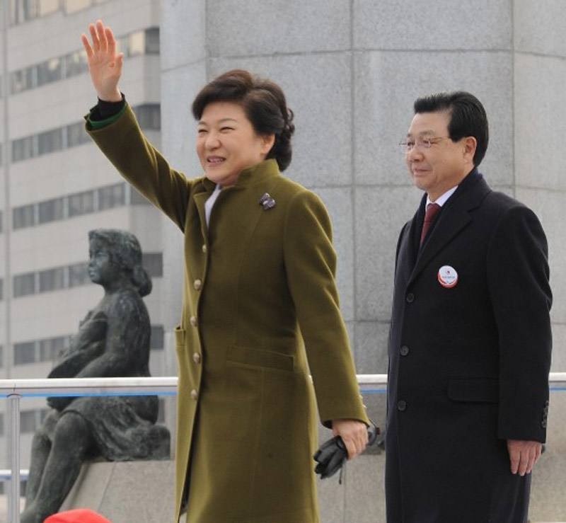 After Park Geun-hye was released from prison: Dyeing black hair and ...