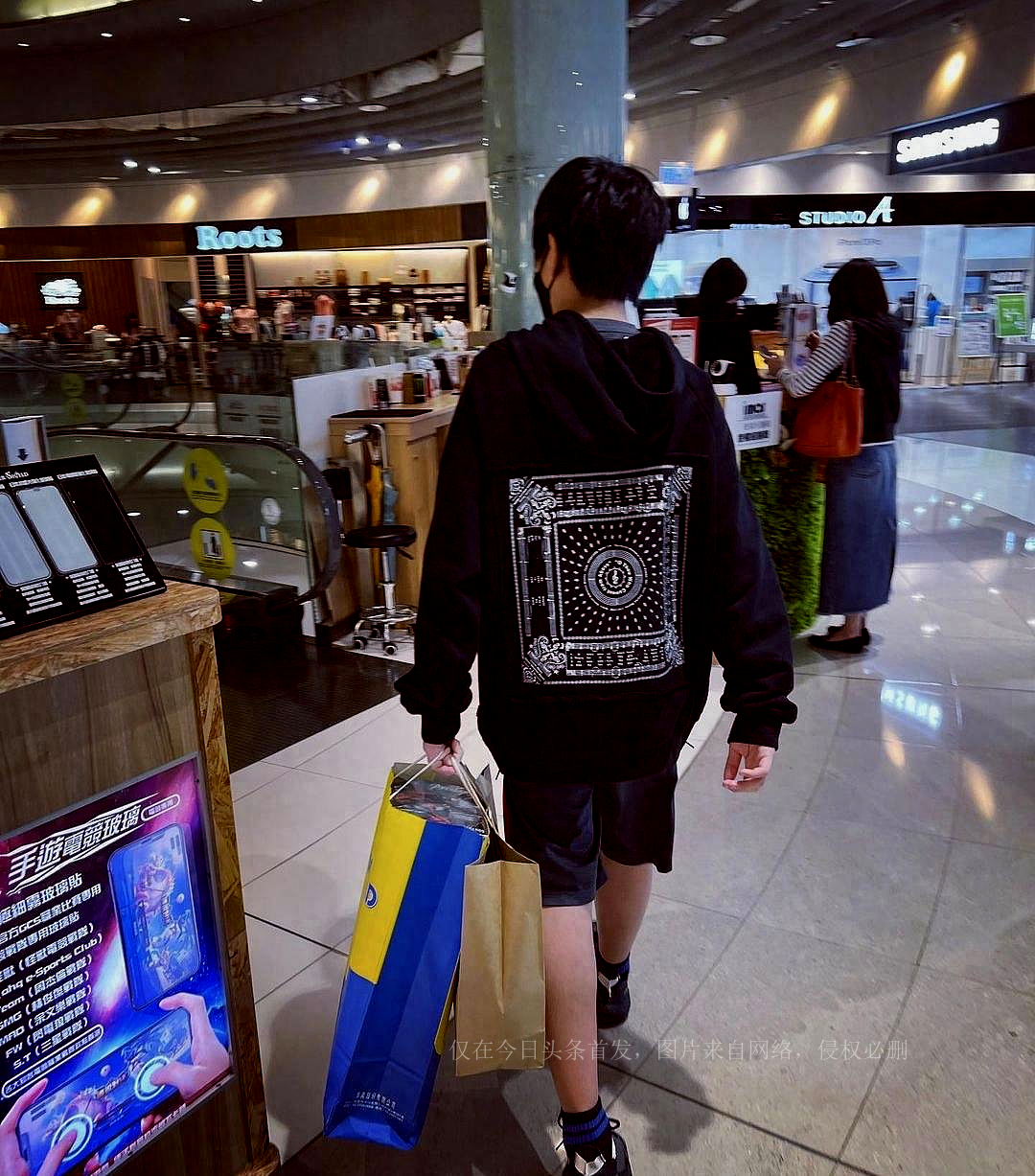 Chen Ruoyi showed off her son helping to carry shopping bags. 12-year ...