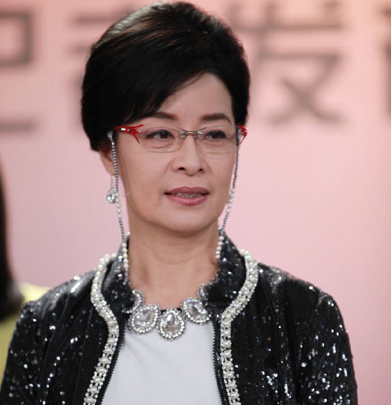 Well-known actress Gu Yan: Both parents are actors, she studied in ...