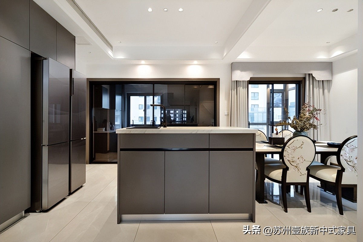 The 280-square-meter large-scale villa is decorated in a new Chinese ...