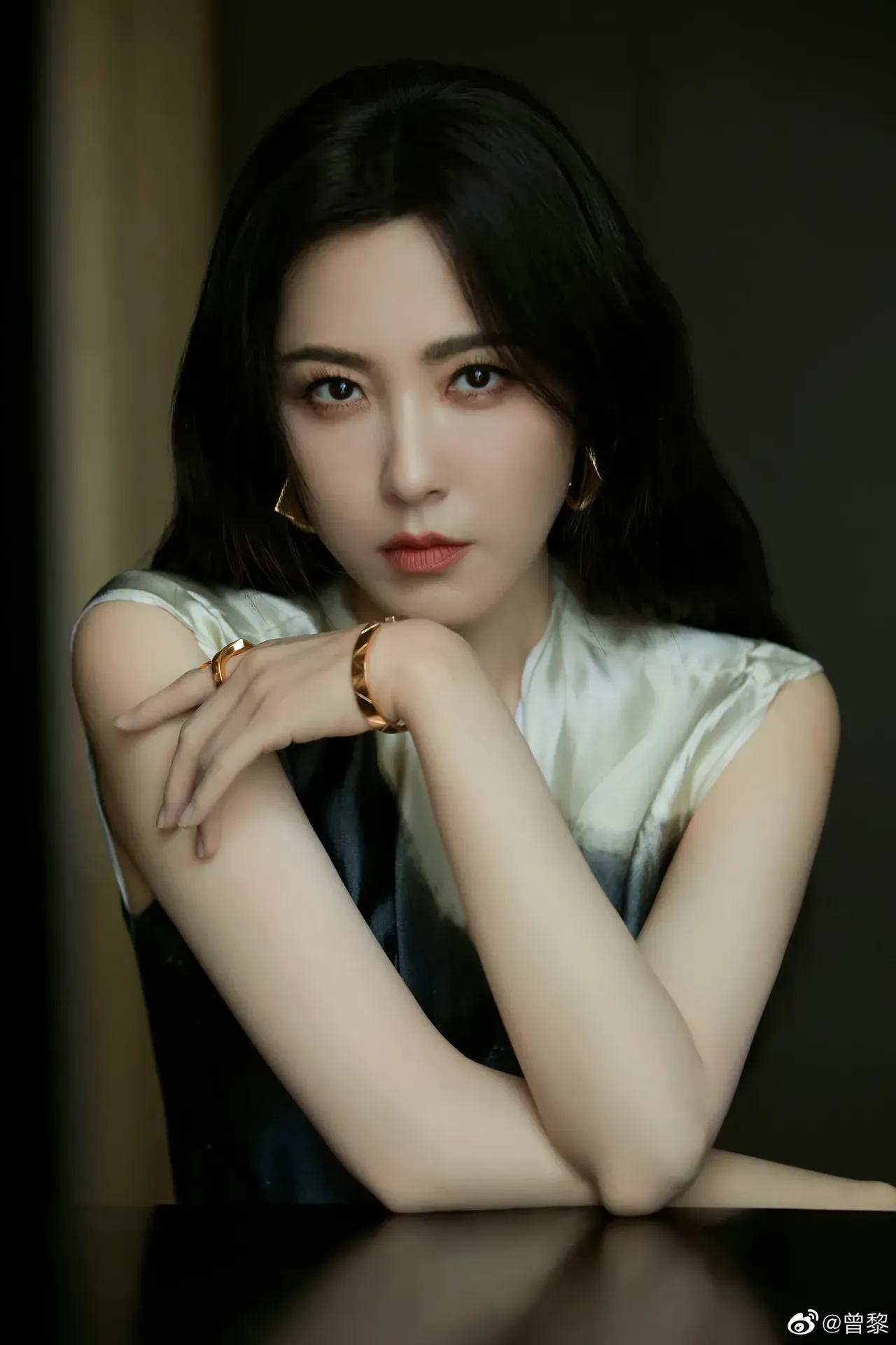 Mature and charming Zeng Li and Cecilia Cheung - iNEWS