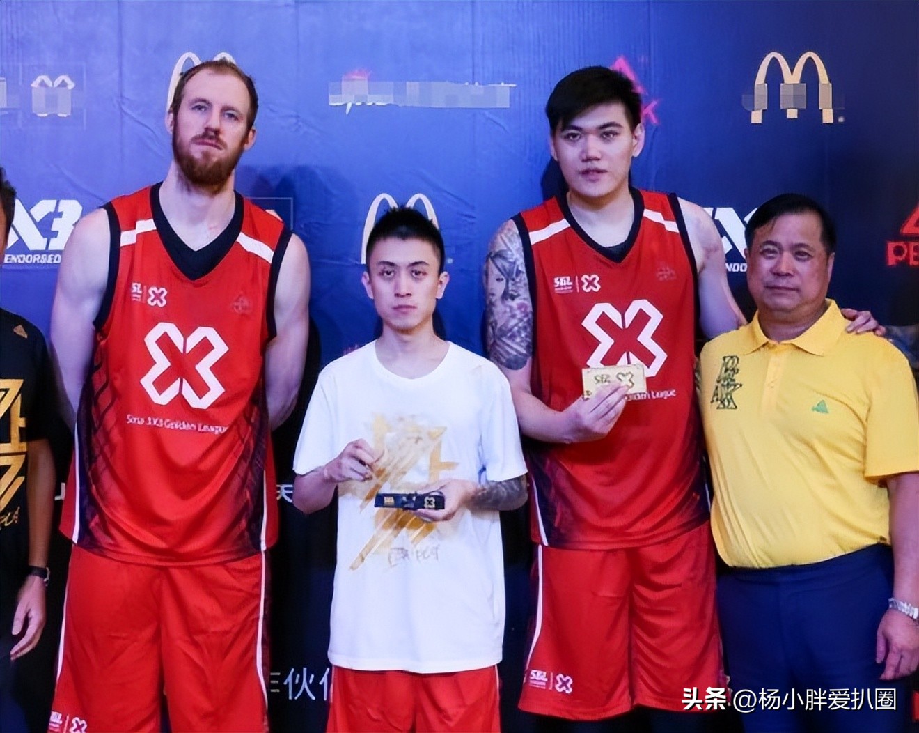 Qin Fen and the mixed-race beauty go skiing to escape the summer heat ...