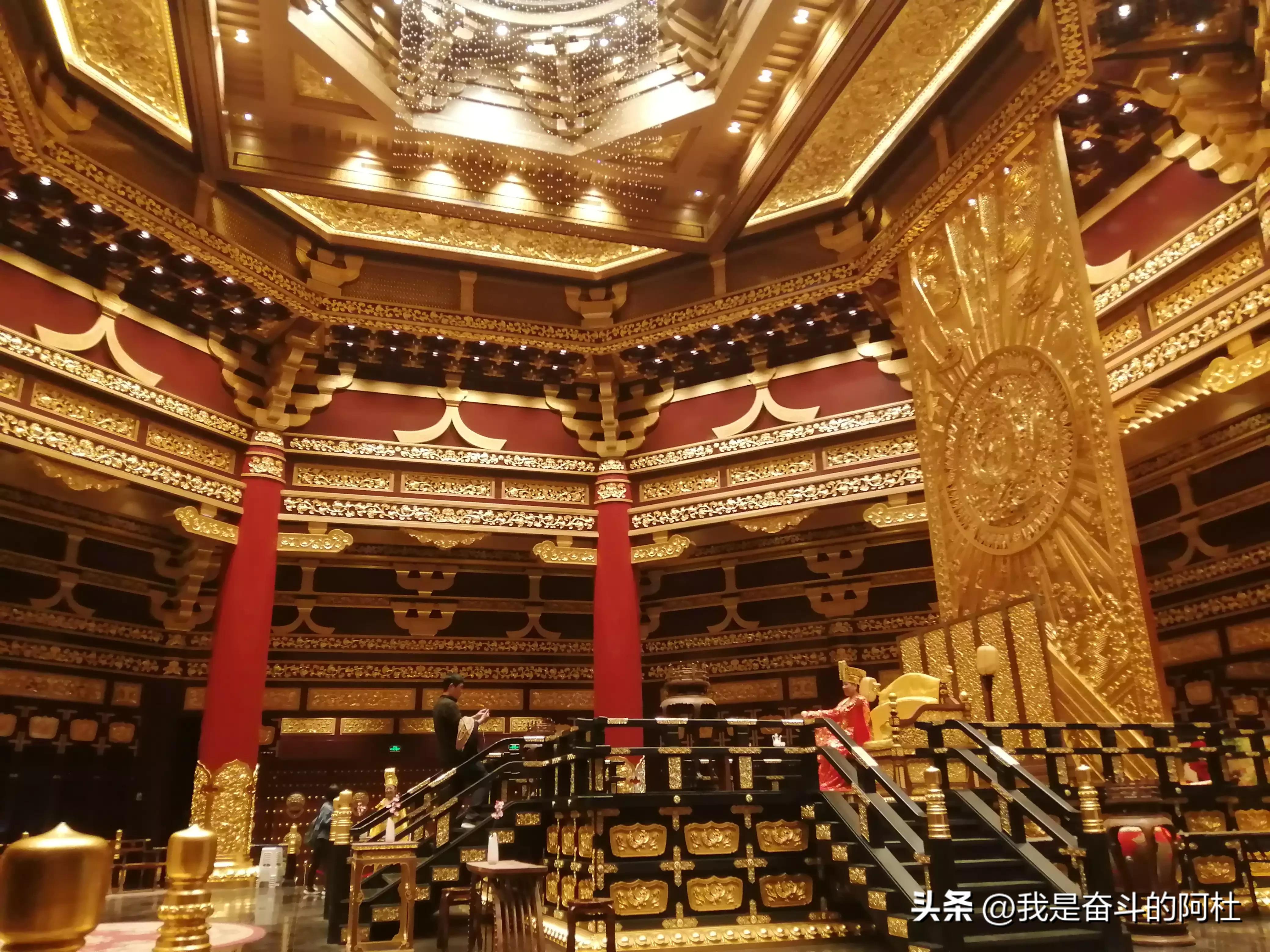 Visiting the Mingtang at night, you can see the grandeur... - iMedia