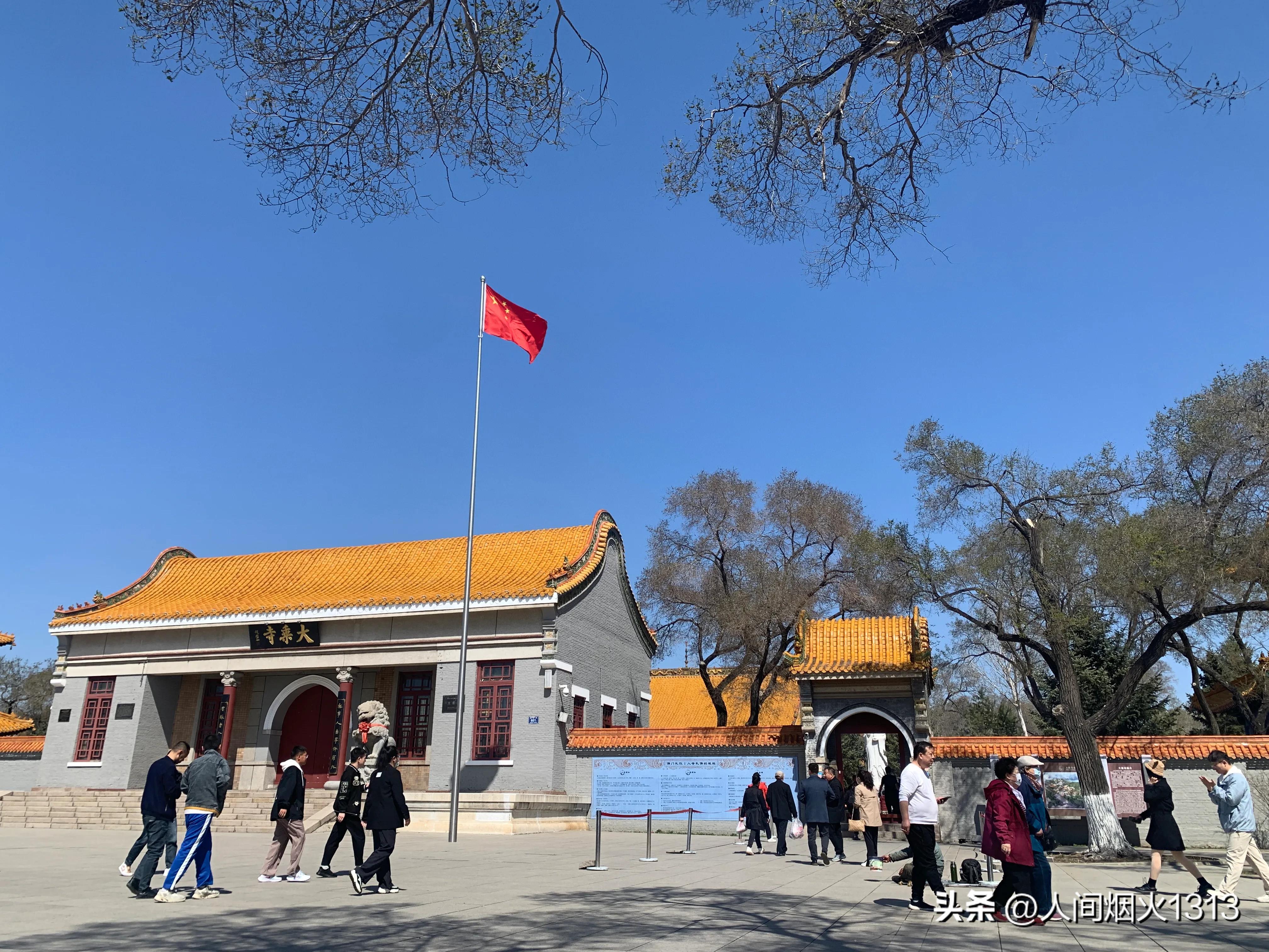 The majestic and majestic Mahayana Temple in Qiqihar City has beautiful ...