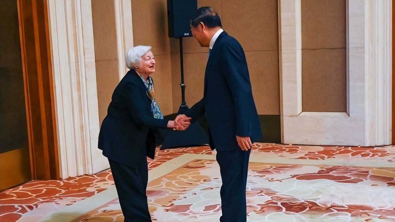Yellen bowed three times to China and detonated the US media! Ken bows ...