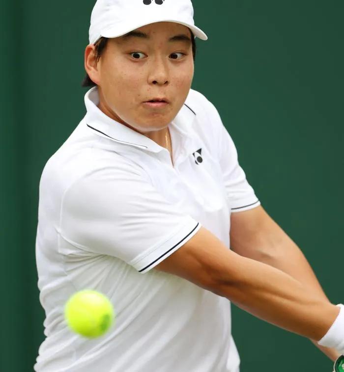 With a score of 2-0, Bai Zhuoxuan won the first Wimbledon match - iNEWS