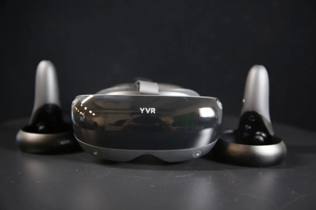 "Review" YVR 2: Pancake's ultra-short-throw optics bring VR to a new chapter - iMedia