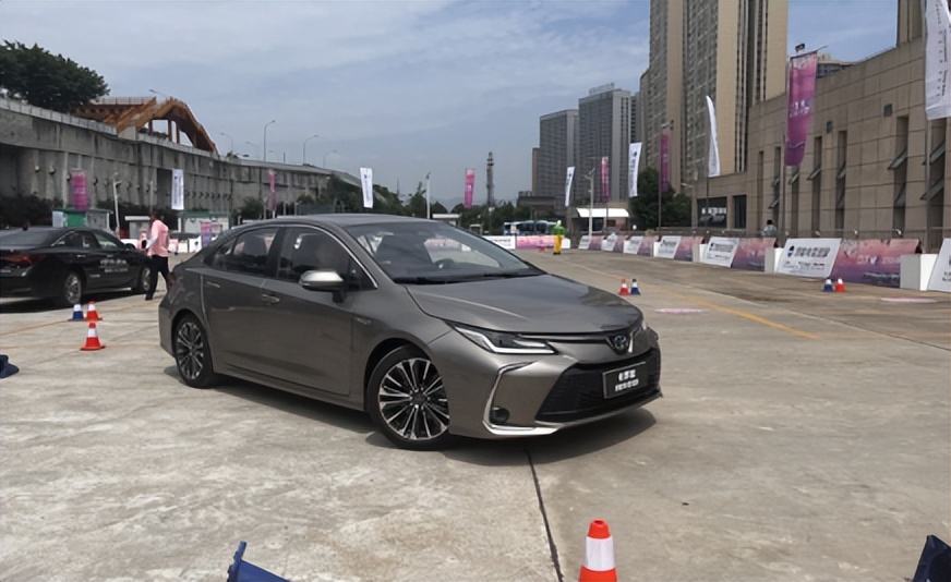 How is the smart electric hybrid dual engine used under Yifeng? Try it ...