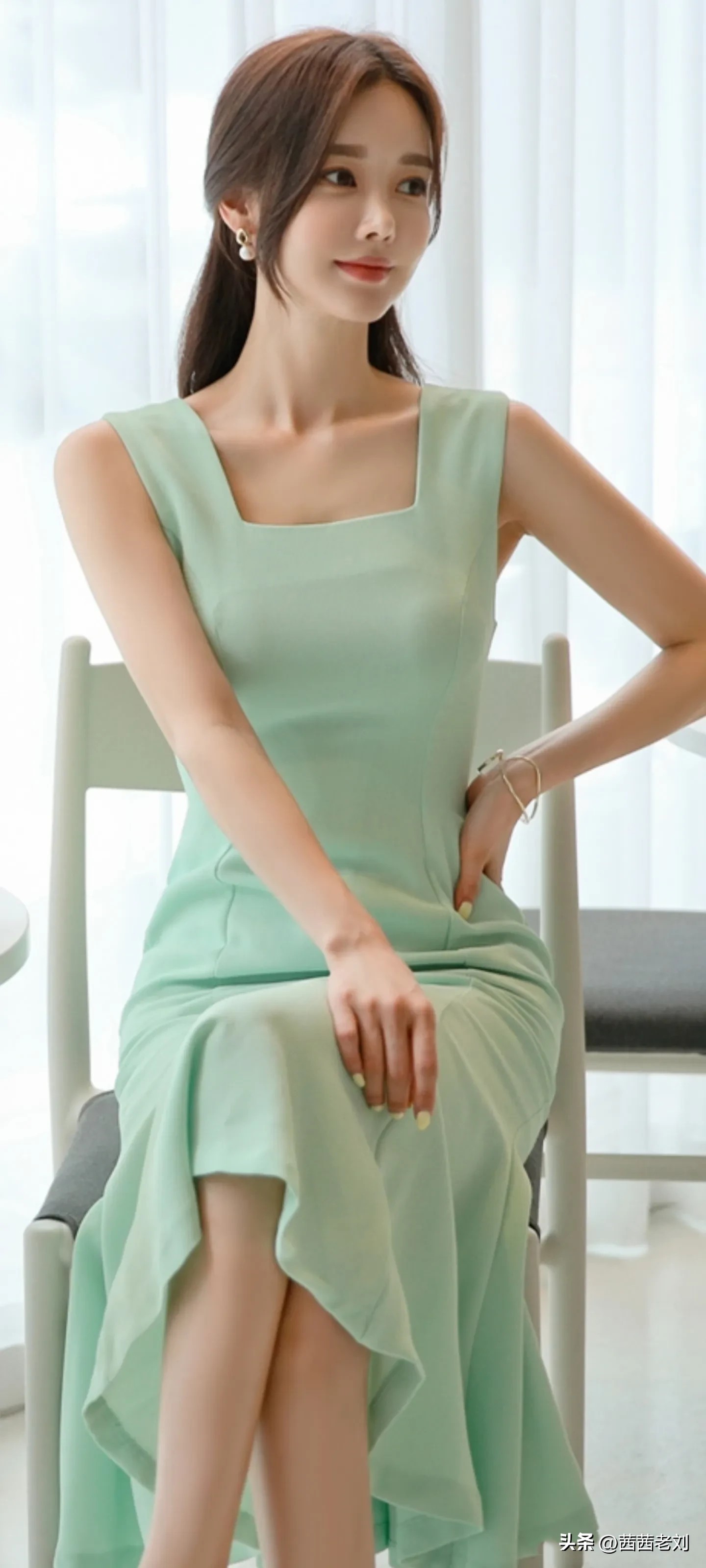 Sun Yunzhus Long Dress And High Heeled Sandals Perfect Figure