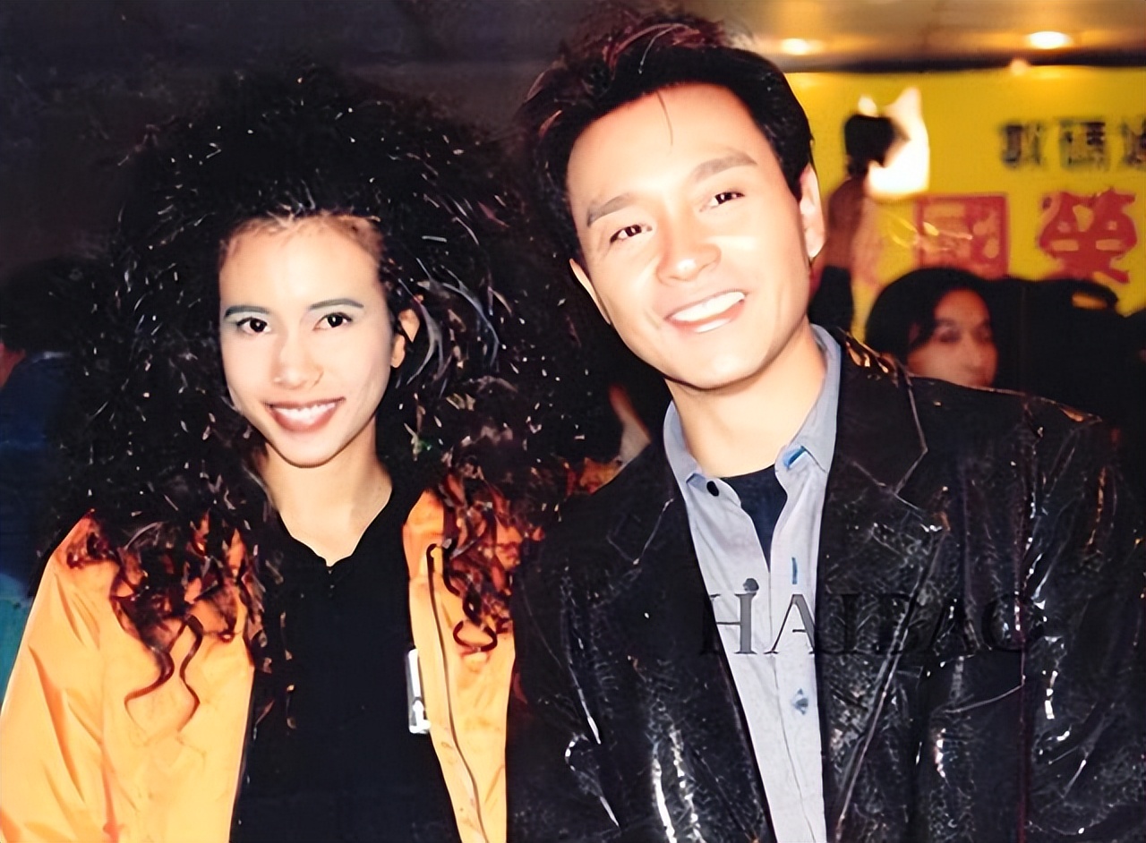 Leslie Cheung took a precious group photo with 20 Hong Kong and Taiwan ...