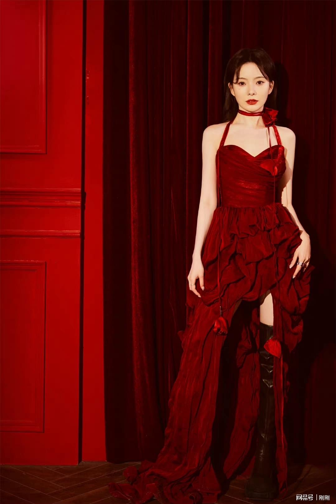 Charming Red Chen Zhuoxuan - iNEWS