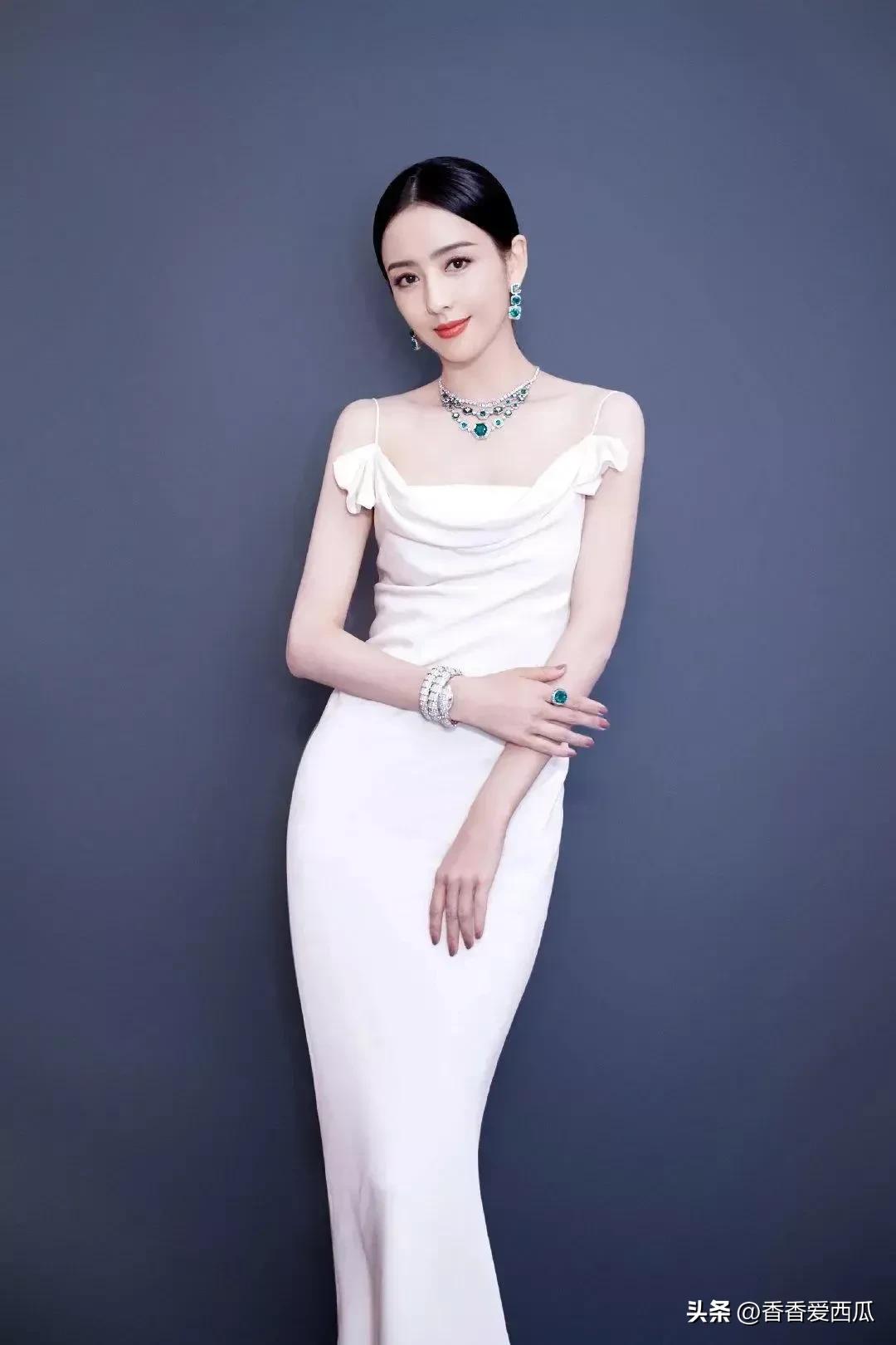 Elegant and charming goddess Tong Liya - iNEWS