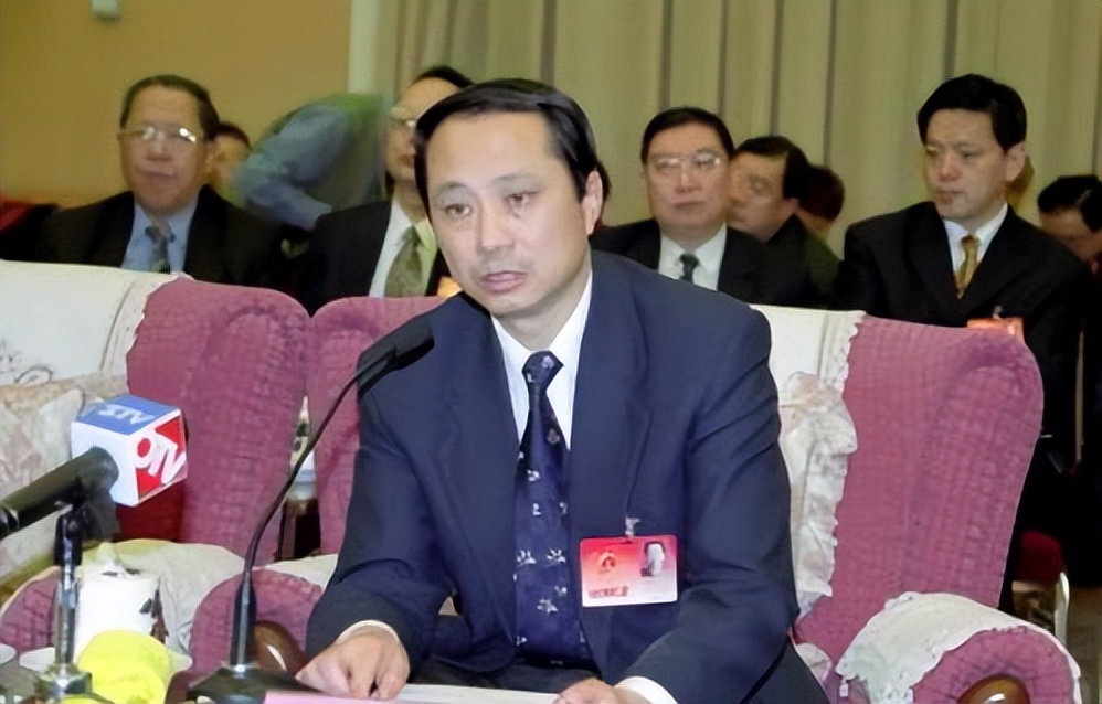 crazy! "Shanghai Bureau Chief" Zhu Junyi made a fortune of 30 billion, supported Hong Kong stars ...