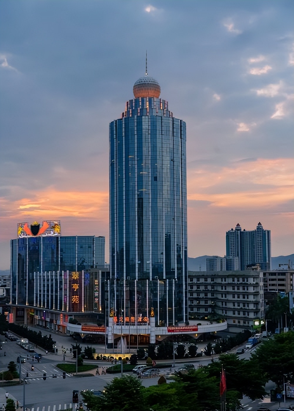 The landmark buildings in Xinxing and Luoding are all five-star hotels ...