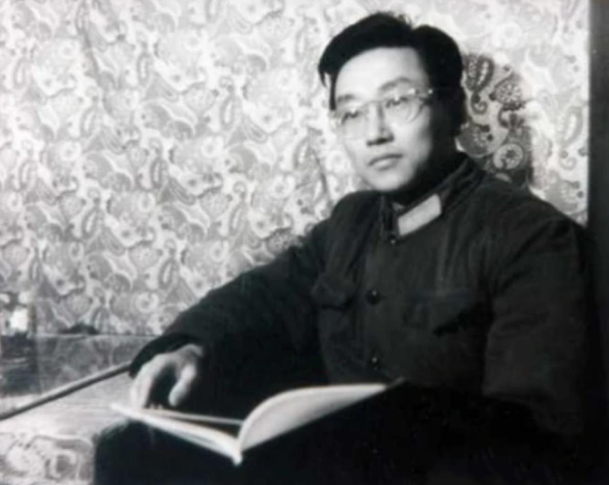 Singer Jiang Dawei: With his first wife for 49 years, there is bitterness behind the scenery ...