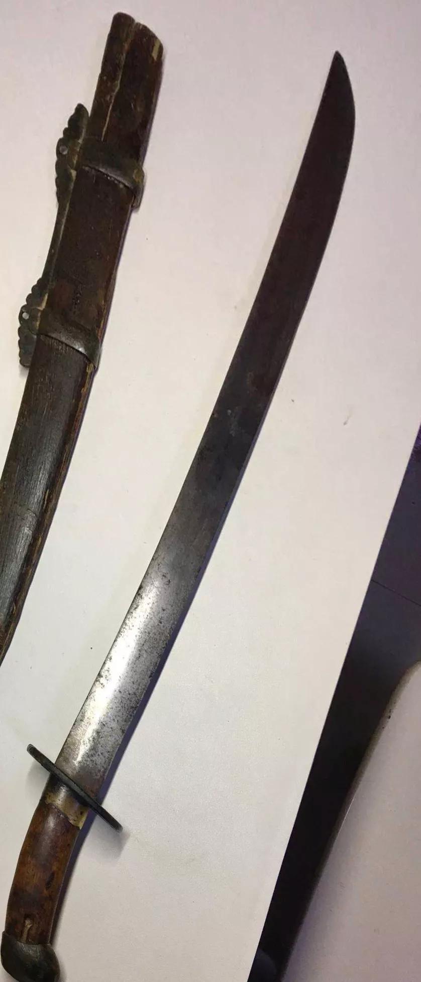 Ming Dynasty Embroidered Spring Knife - iNEWS