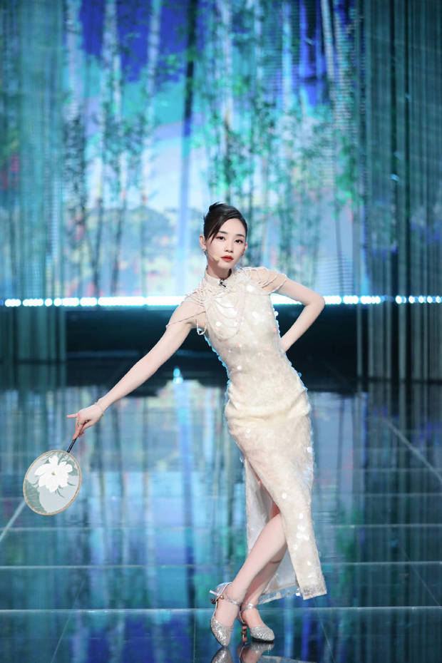 Liu Yase boldly changed her style! Challenge the cheongsam to be too ...
