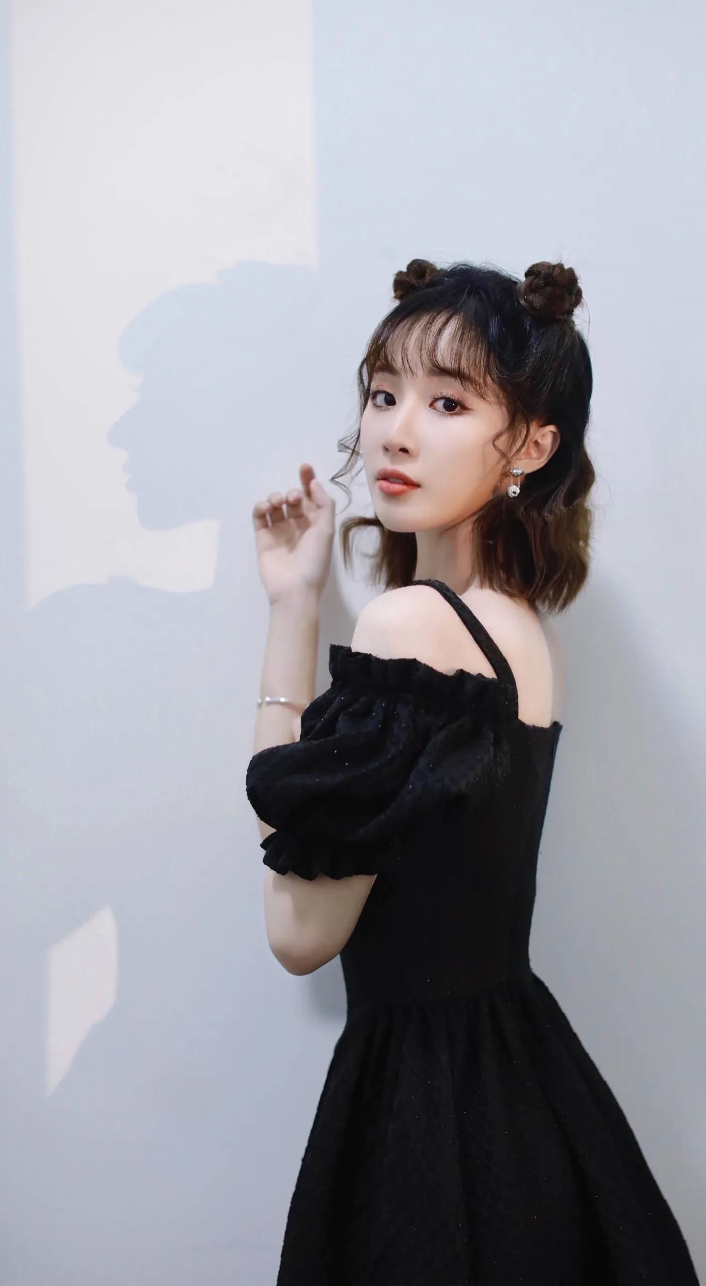 Temperament female singer Ye Jia - iNEWS