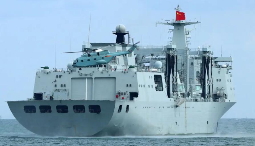China's Type 901 supply ship, with a displacement of 40,000 tons, is an ...