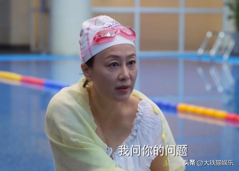 A swimsuit in "Ordinary Road" exposed Jin Chen's short figure, and was ...