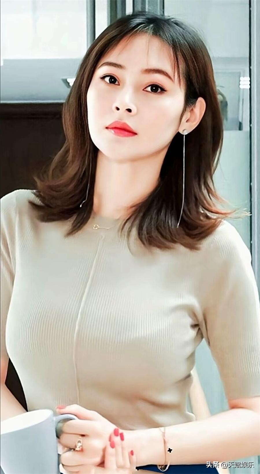 Photo album of film and television actress Yu Mingjia (1) - iNEWS