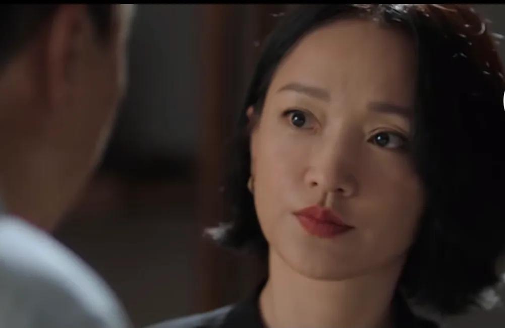 Zhou Xun's new drama fully embodies the stinky side of a successful man. Liu Yijun wandered ...