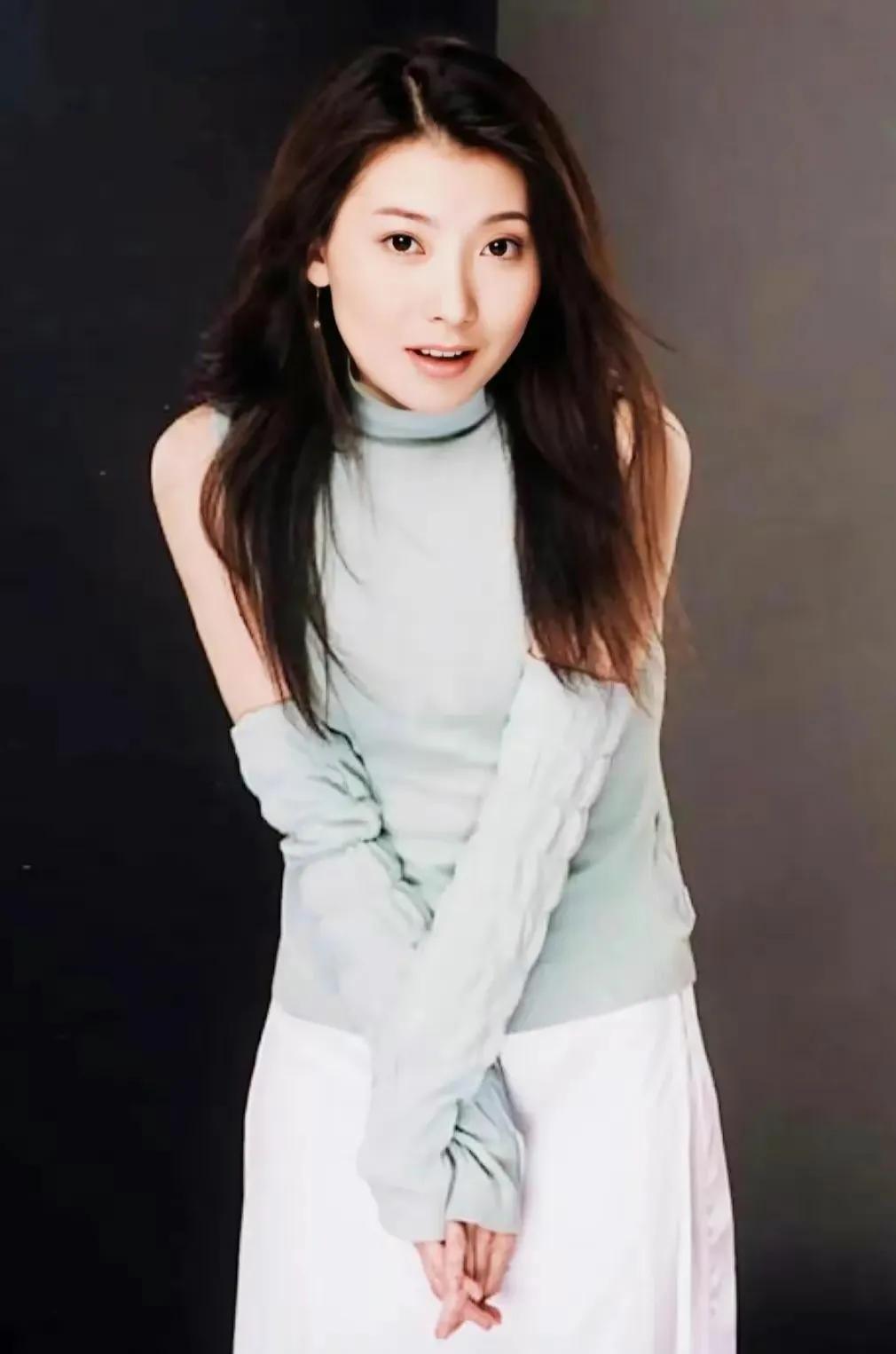 Mature and sexy coexist with Zhang Yanyan - iNEWS