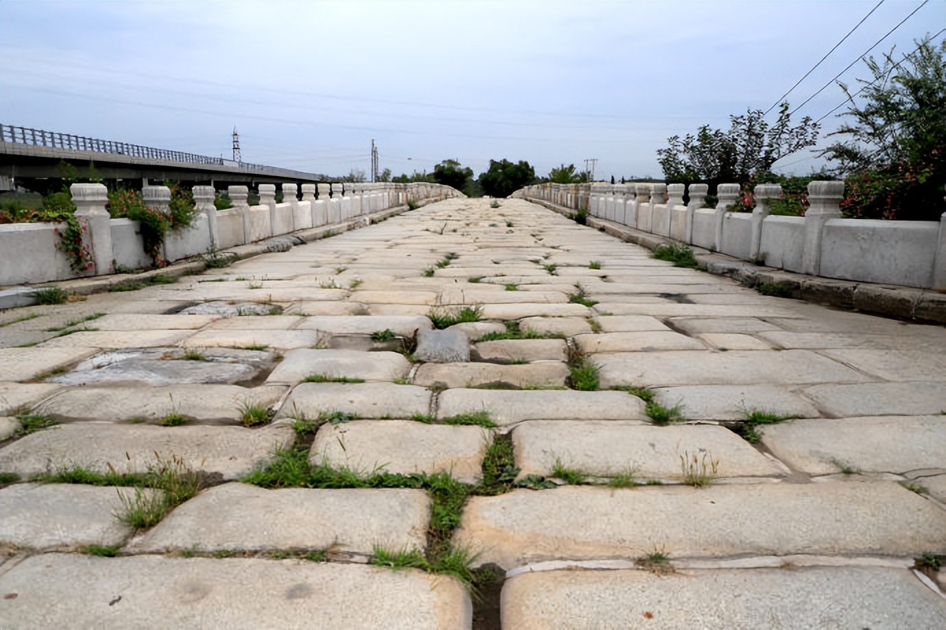 The longest ancient bridge in Beijing - Liuli River Bridge - iNEWS