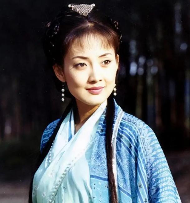 49-year-old Niu Li wears white gauze, and the text invites netizens to ...