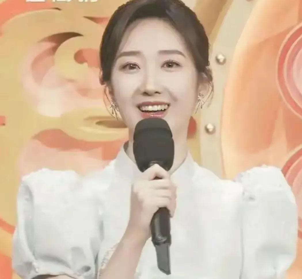 It is revealed that Wang Jianing will surpass Dong Qing and become the first sister of CCTV ...