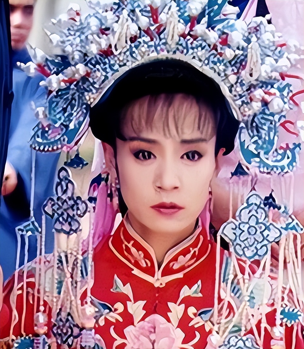 63-year-old Liu Xuehua has lived alone for 10 years, with the TV on 24 ...