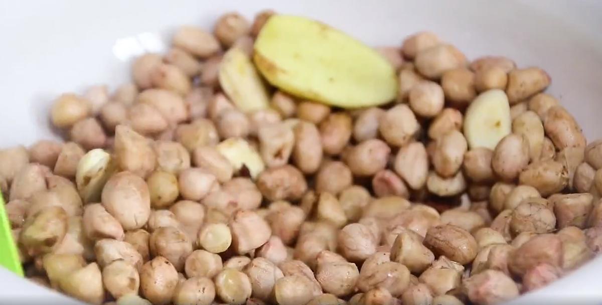 Add a handful of garlic to peanuts to teach you the secret recipe of ...