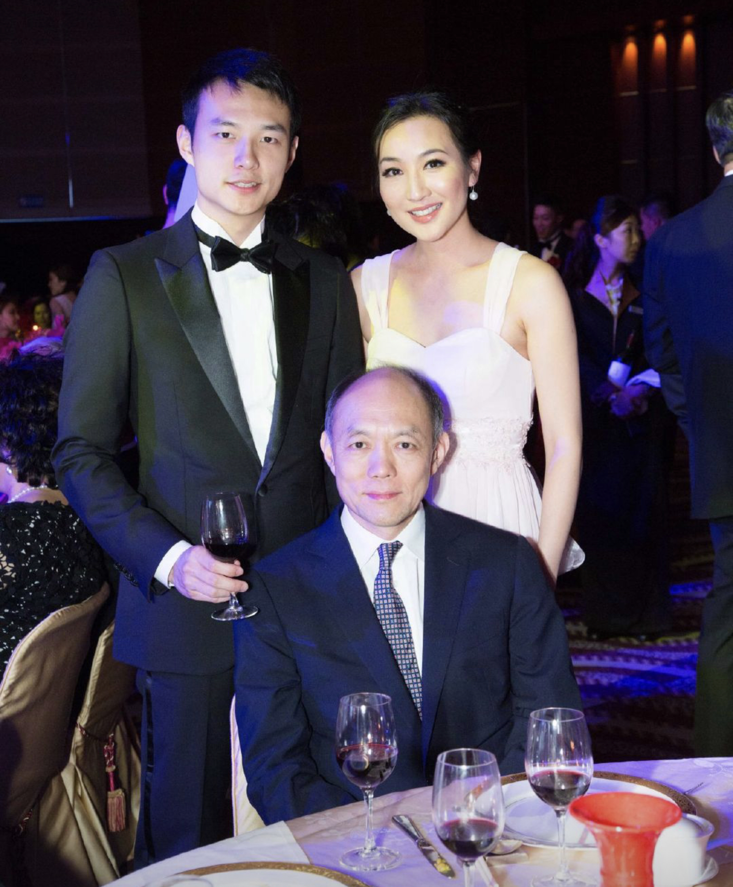 Huo Yingdong's eldest granddaughter was revealed to be married and had a child. Photos of her ...