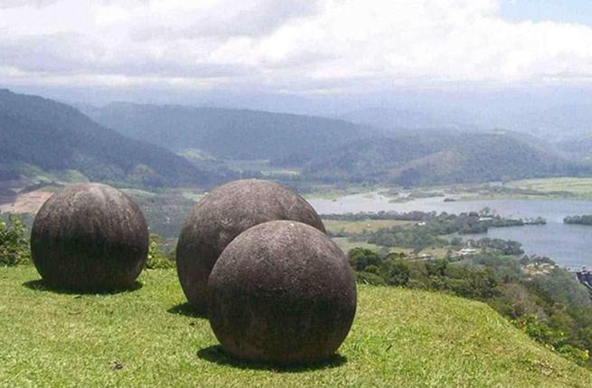 The power of the giant stone ball is beyond imagination, weighing 1000 ...