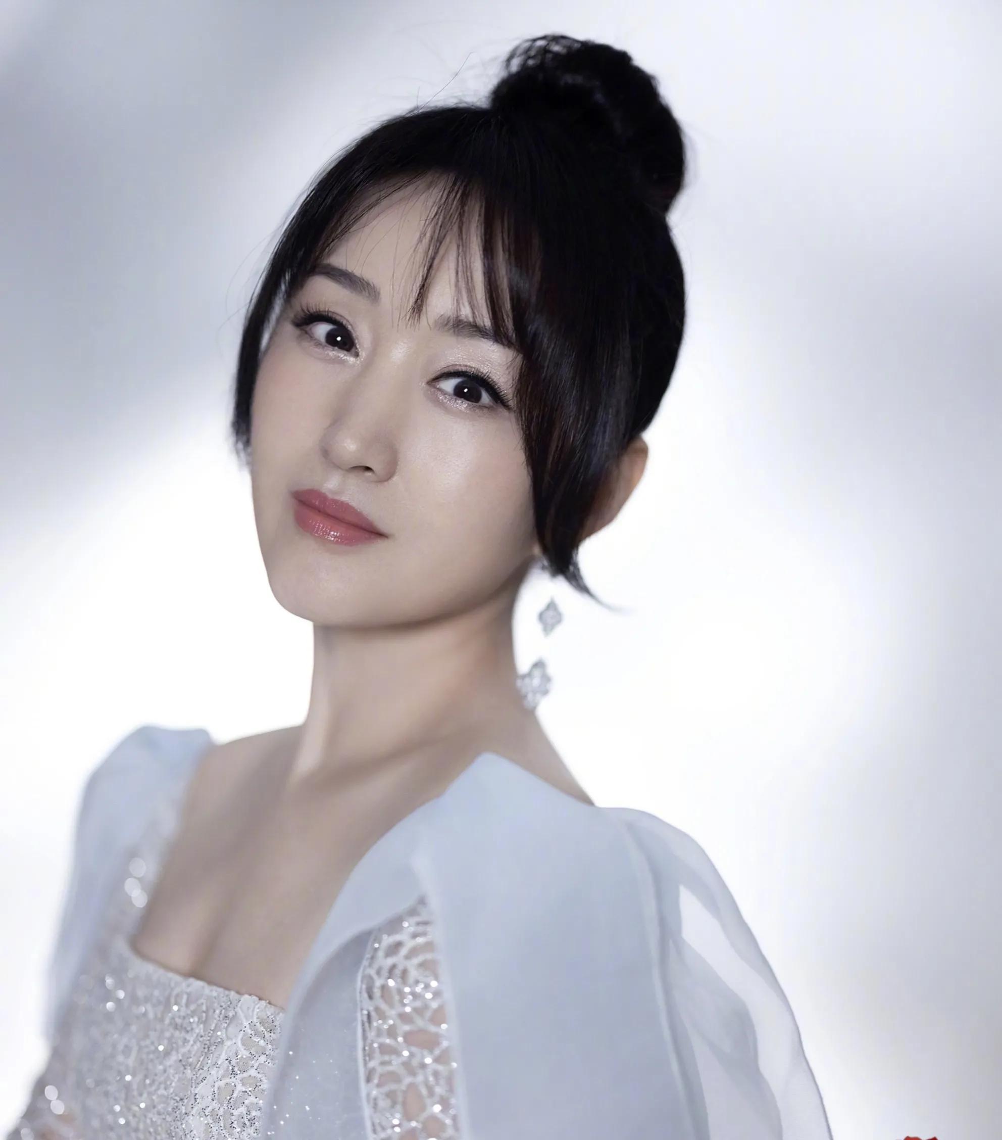 49-year-old Yang Yuying finally got married in Shenzhen, causing a ...