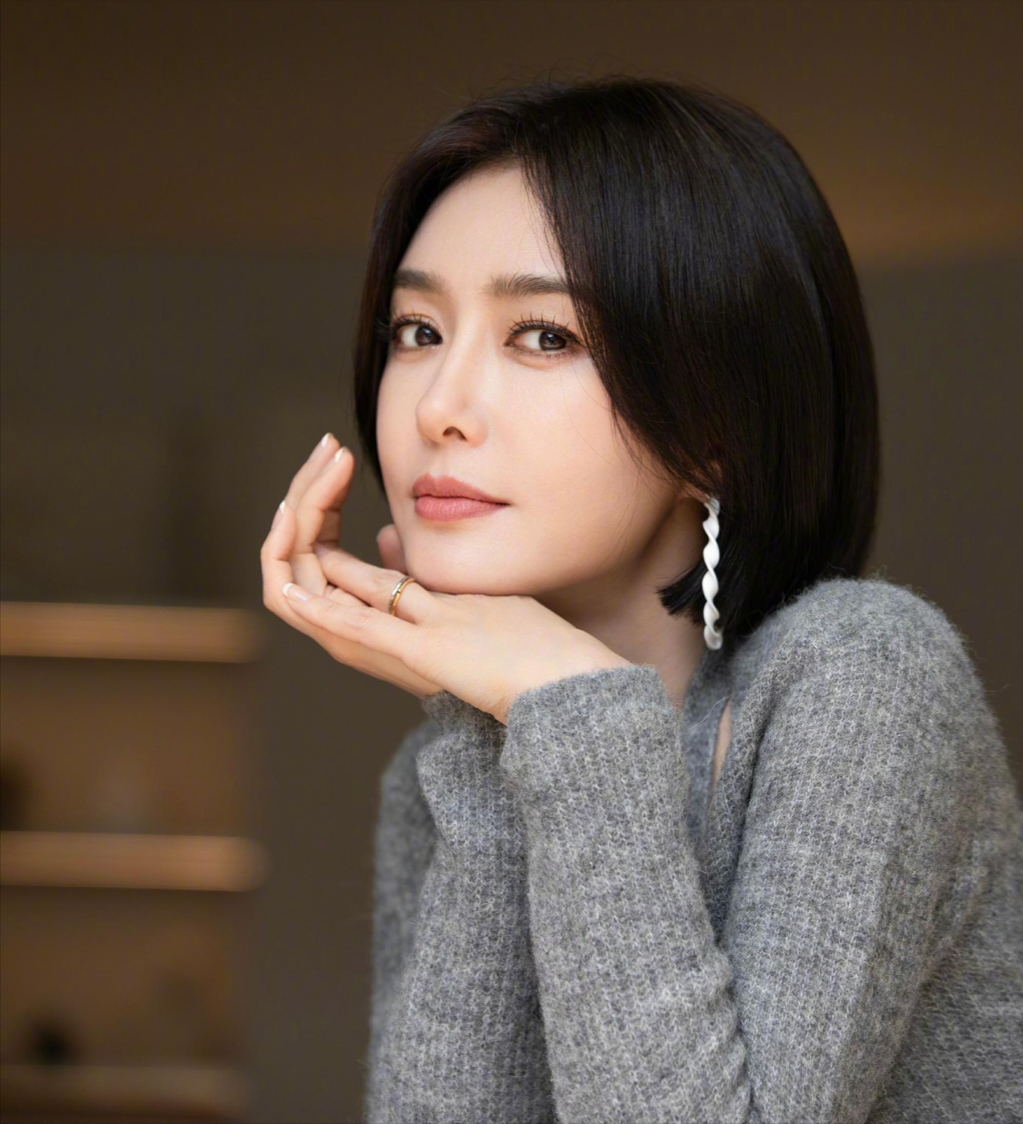 Wei Daxun and Qin Lan's love affair exposed?The two were photographed going back to the hotel ...