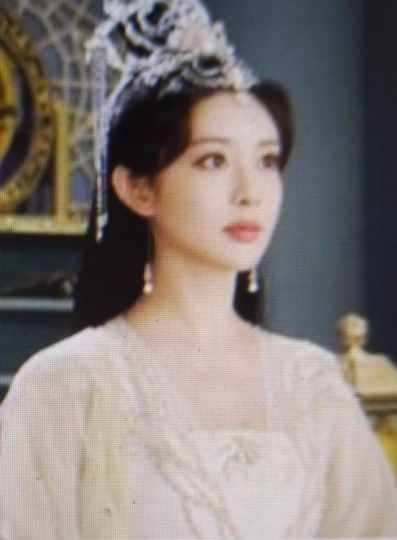 A Popular Actress with Excellent Appearance and Art--Meng Ziyi - iNEWS