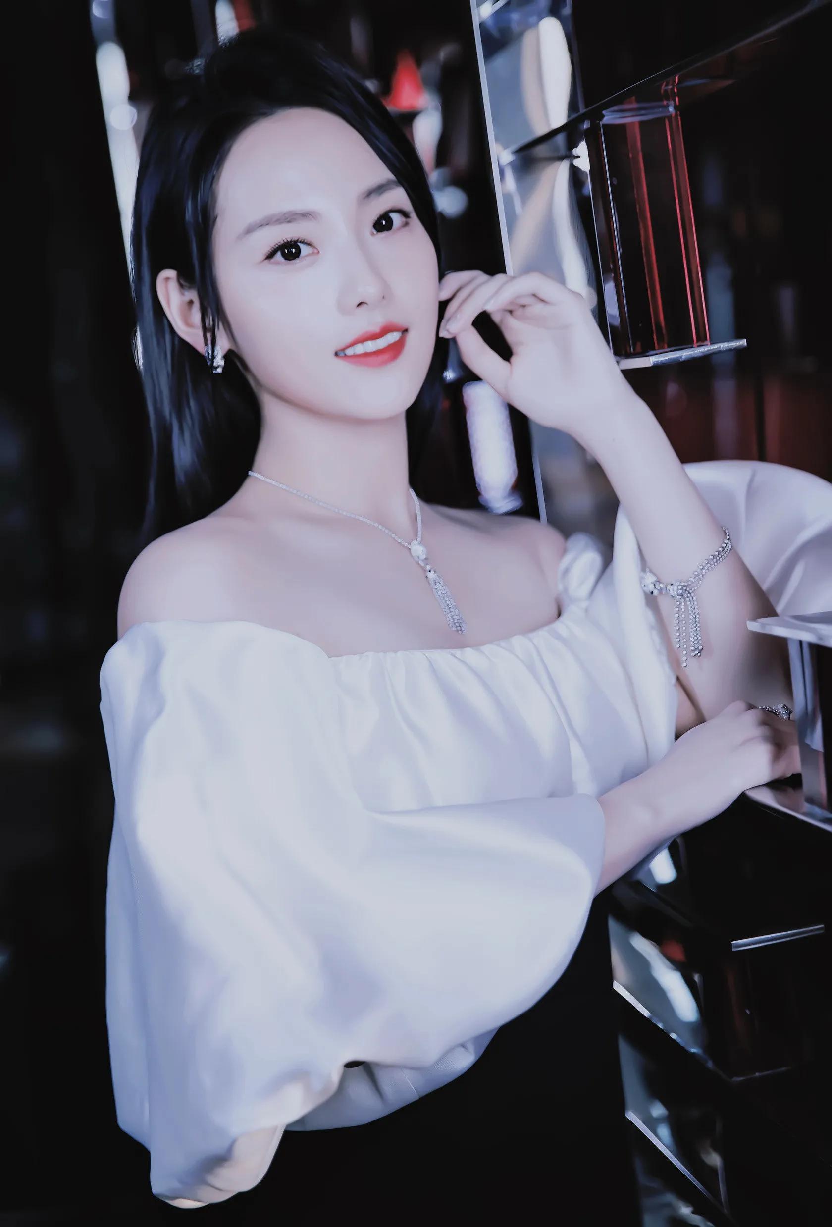 Stunning photo of Zhang Jia Ni - iMedia