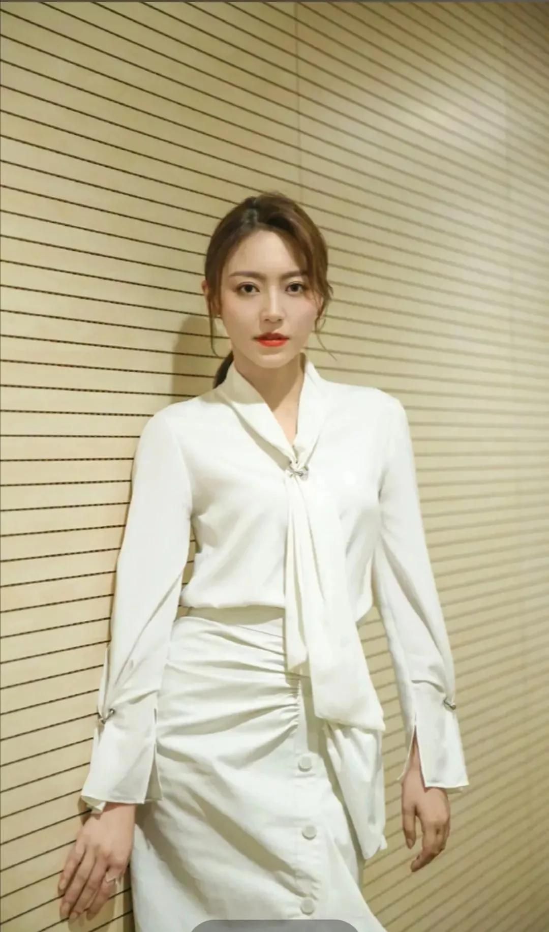 Huang Mengying's beautiful picture: charming, suffocating beauty - iMedia