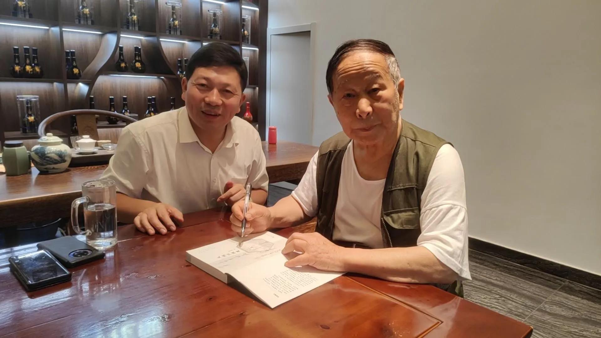 Professor Li Chengyi's family tour to Huangshan Mountain - iNEWS