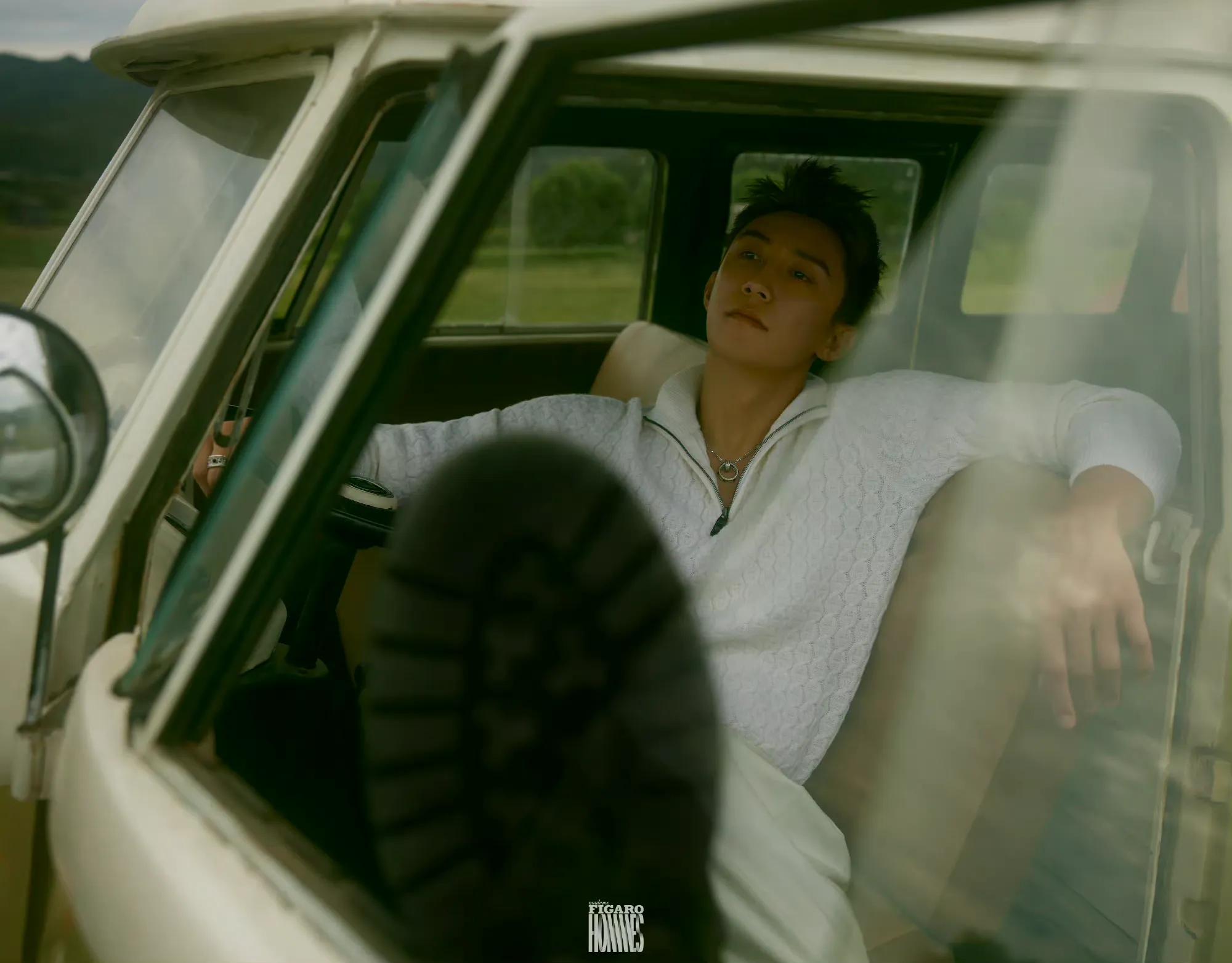 Huang Jingyu's blockbuster sunset in the wilderness is wild and cool ...