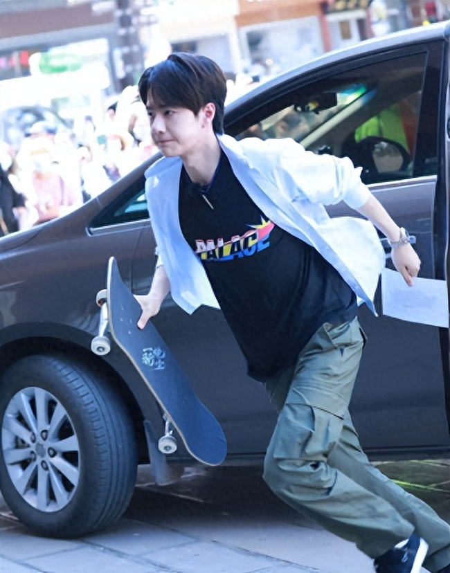 Never expected that the 26-year-old Wang Yibo would "collapse his house ...