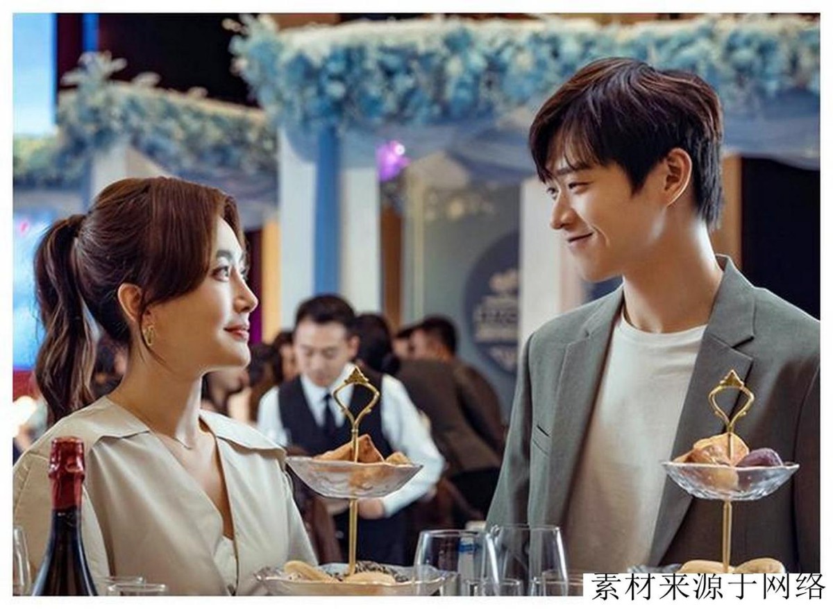 43-year-old Qin Lan and Daxun Wei are suspected of being engaged and living together. - iMedia