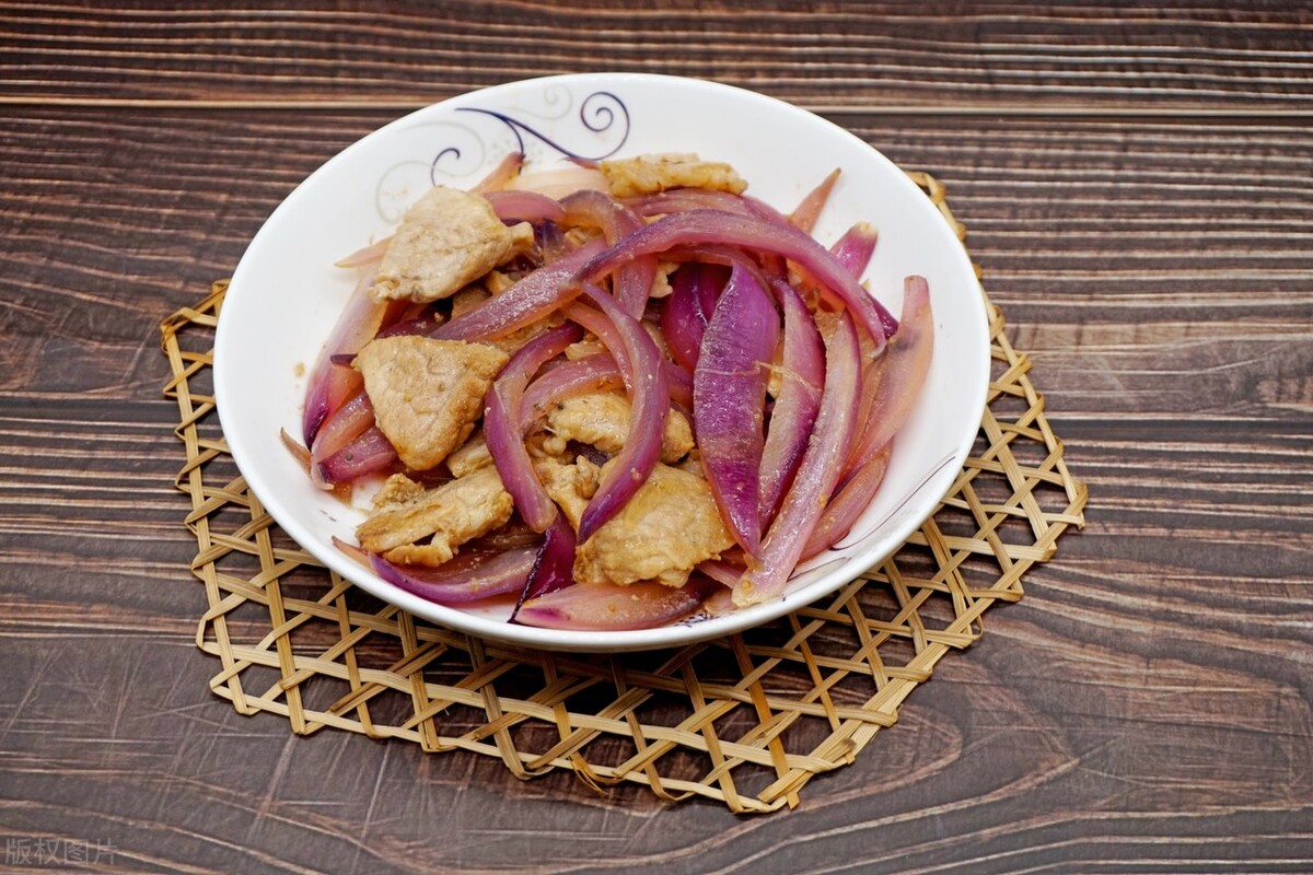 Try this rich and fragrant onion sautéed pork! - iNEWS