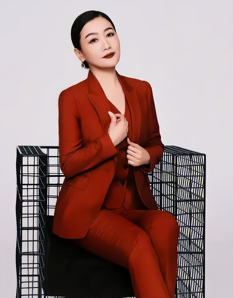 Military singer Tan Jing: married a husband who was 9 years older, and became a mother at the ...