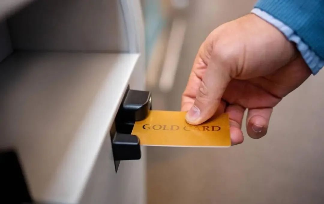Should a bank card with no deposit be "kept" or "cancelled"? Thanks to ...